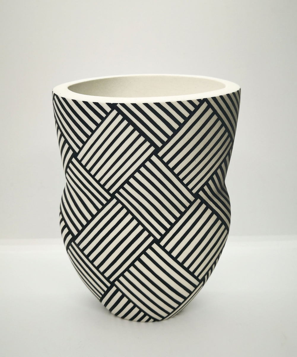 #177 OPTICAL GRAPHIC WEAVE – Muse Art Gallery